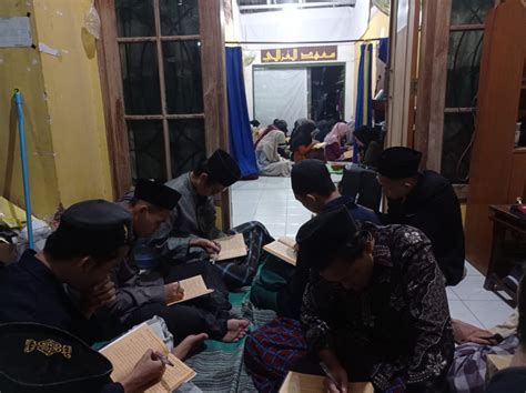 Tradisi Ngaji Pasaran Di Pondok Pesantren Mahasiswa Al Ghozali Mengaji
