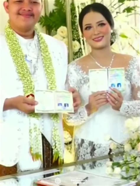 10 Potret Pernikahan Nopek Novian Dan Yulia Lorena Di Blora Mas Kawin