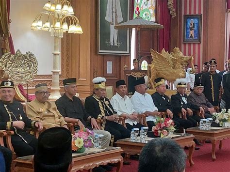 Ganjar Pranowo Capres Pertama Yang Sowan Di Kesultanan Kutai