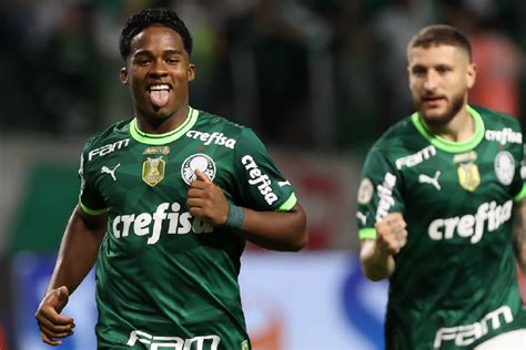 Palmeiras goleia o América MG mantém liderança e se aproxima do título