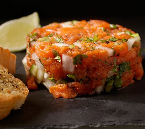 Tartar de salmón y aguacate en solo 3 pasos Helios