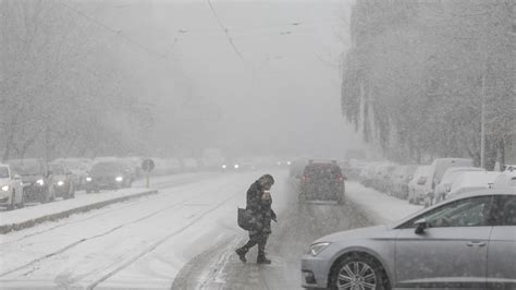 AccuWeather a actualizat prognoza meteo pentru România vin ninsori