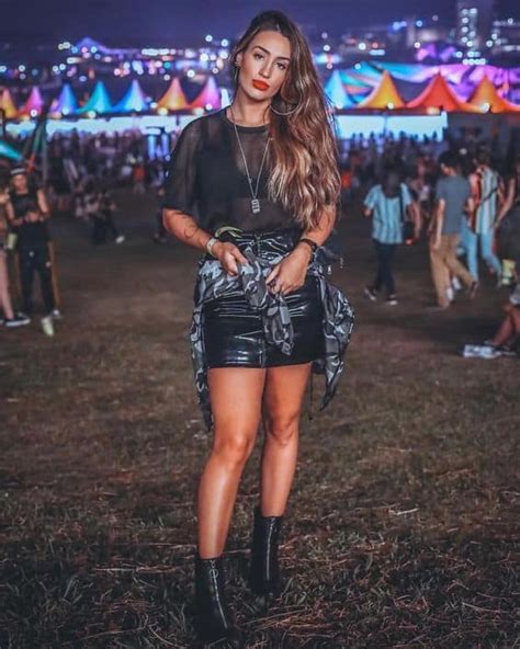 Rafaela Gomes Barbosa 81LOOKS ROCK IN RIOᐅ muito estilo e conforto