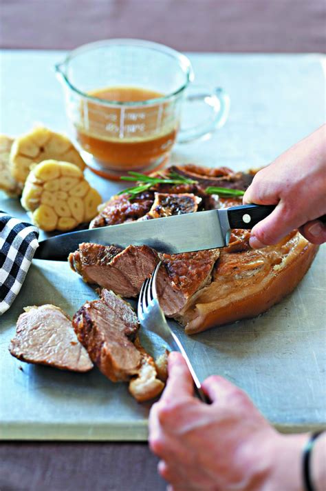 Recette rouelle de porc aux têtes dail aigres douces Marie Claire