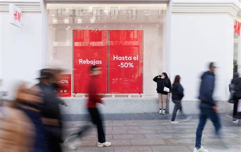 Inditex y El Corte Inglés inician rebajas el domingo en tiendas físicas