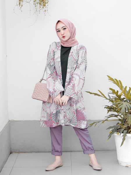 25 OOTD Outer Hijab Kekinian Agar Kamu Tampil Trendi Hai Gadis