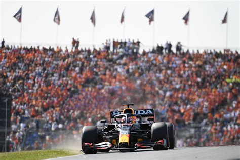 Max Verstappen vence em casa e toma liderança de Hamilton na F1 05 09