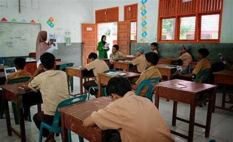 UnimalNews Dosen Unimal Ajak Siswa SMK Belajar Kosakata Bahasa