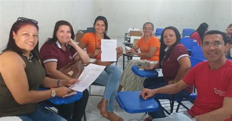 Monte Alegre em dia Educação escolhe material do Programa Nacional do