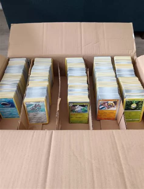 LOT DE 100 cartes Pokémon FR Sans Double Avec Cartes Rares Et