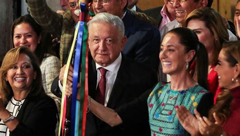 Amlo Entrega Bast N De Mando A Claudia Sheinbaum