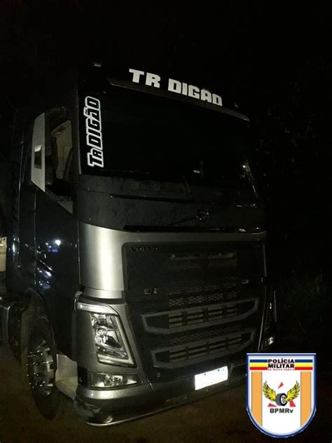 Caminhão atinge carro quatro vezes na MG 050 e motorista não parou para