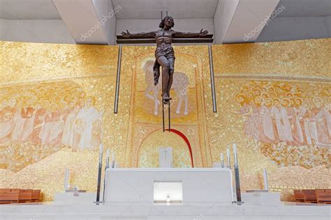 Santuario De F Tima Portugal Altar Bas Lica De La Sant Sima Trinidad
