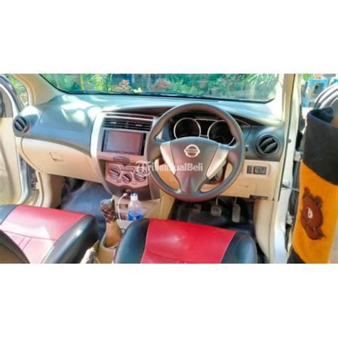 Mobil Nissan Grand Livina SV 2014 Silver Seken Surat Lengkap Pajak