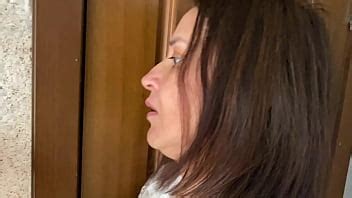 Madura Milf Se Masturba Con Las Tetas En La Polla De Un Joven Para