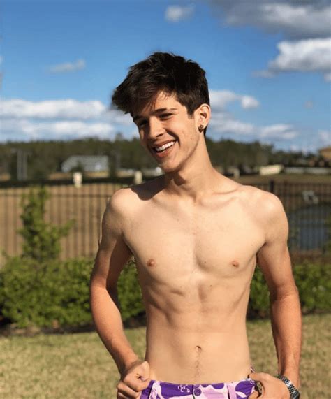 João Guilherme publica foto sem camisa e surpreende fãs novo shape