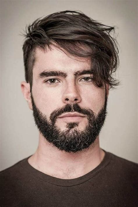 Cementerio heroína Asombrosamente barba rostro triangular Sudor abogado