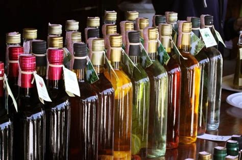 Jak skutecznie usunąć klej z butelki szklanej dom experta pl