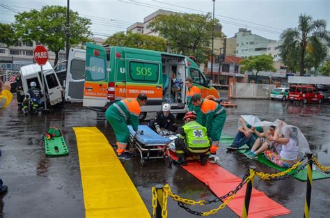 Bombeiros e Unimed realizam simulado múltiplas vítimas em Chapecó