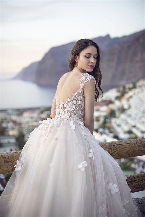 Robe de mariée de créatrice à Paris Oksana Mukha