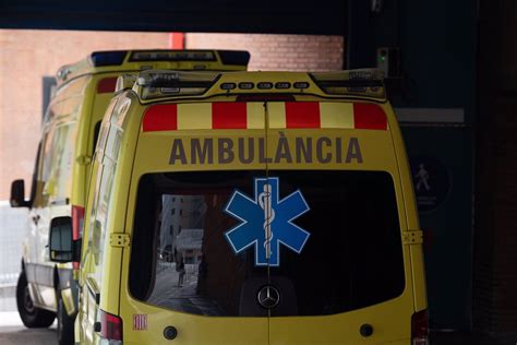 Mor el conductor d un turisme en sortir de l N 340 a Sant Vicenç dels
