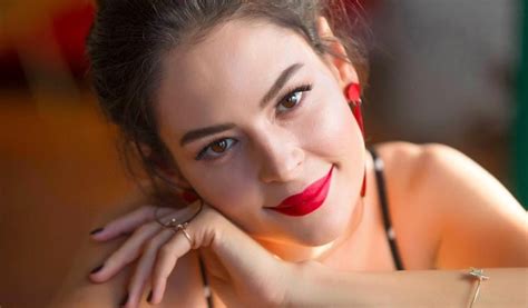 Yıldız Çağrı Atiksoy aslen nereli boyu kaç burcu ne evli mi eşi kimdir