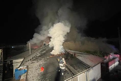 Incendiu de proporții în Sectorul 5 din București Patru case în