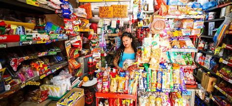 Tienditas Sobreviven A Grandes Cadenas El Informador