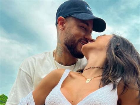 Bruna Biancardi se pronuncia após flagra de Neymar em clima íntimo
