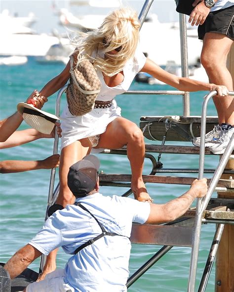 Celebrities Upskirt Panties Thong Voyeur Flashing Tits Photo