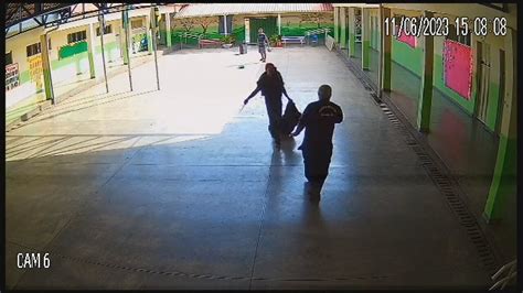 Vídeo Vigia é esfaqueado durante roubo em escola em Valparaíso