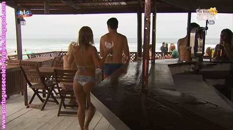 O corpo de Inês Aires Pereira biquini na praia Boas Famosas