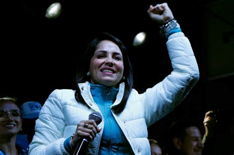 Luisa González lidera conteo preliminar en las presidenciales de