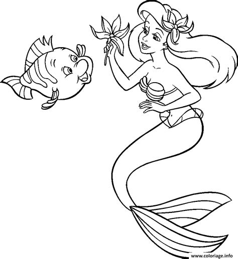 Coloriage La Petite Sirene Ariel Offre Une Fleur JeColorie