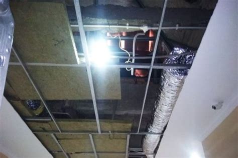 Memasang Peredam Suara Pada Plafon