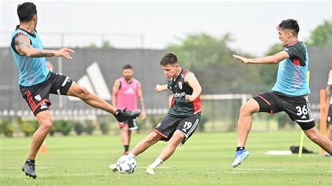 El Representante Del Diablito Echeverri Negocia Con Un Equipo Grande