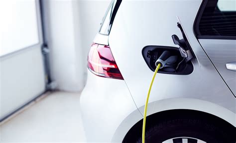 Cómo Elegir la Mejor Tarifa de Luz para Recargar tu Coche Eléctrico