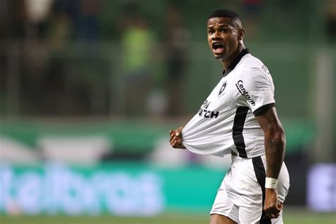 Botafogo Vence Am Rica Mg Em Noite De Dois Gols De J Nior Santos