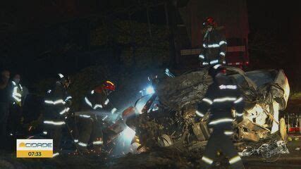 Colisão entre caminhão e caminhonete deixa cinco mortos em Batatais SP
