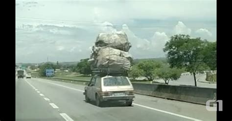 G Carro Flagrado Transportando Carga Em Excesso Na Dutra Veja