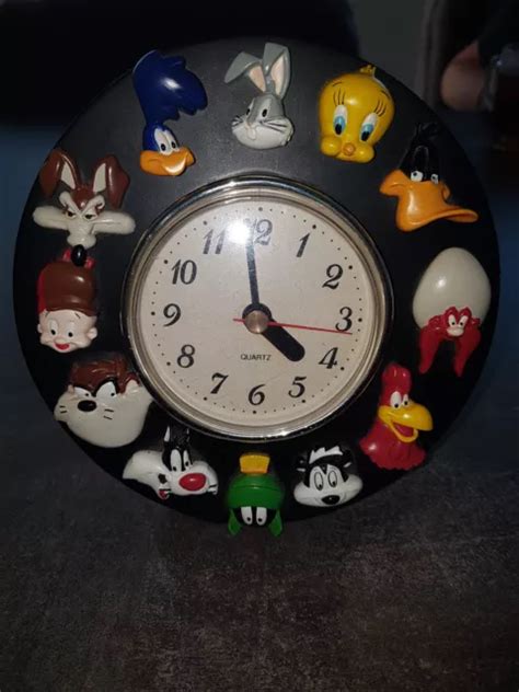 EXTREMELY RARE LOONEY Tunes Wile E Coyote Road Runner Figurine Clock