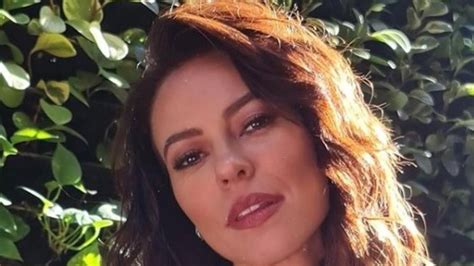 Paolla Oliveira deixa os fãs babando ao posar no sol Filtros naturais