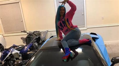 ACERVO on Twitter CURIOSIDADE Cardi B possui uma coleção