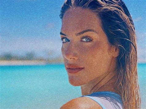 Giovanna Ewbank ostenta corpo de violão ao posar nua