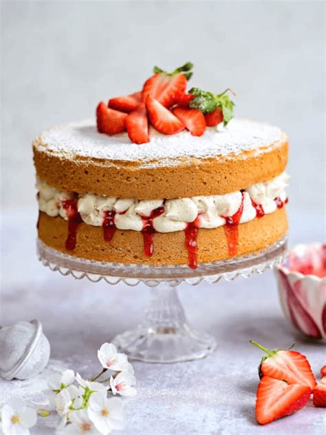 Mary Berrys Victoria Sponge Supergolden Bakes