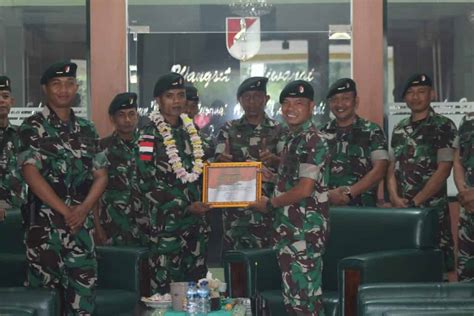 Yonif Raider 300 Gelar Tradisi Penyambutan Personel Satgas Apter
