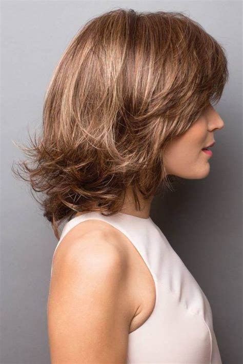 Bem na foto Cortes de cabelo médio para senhoras De Frente Para O
