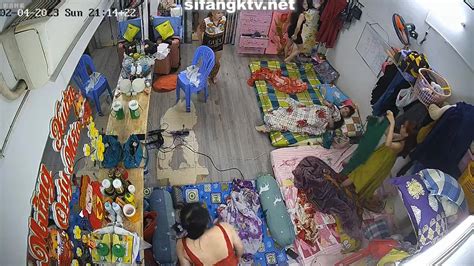 私房最新流出2023 黑客破解攝像頭偷拍 多場合家庭宿舍廁所更衣洗澡 2 爱微社区