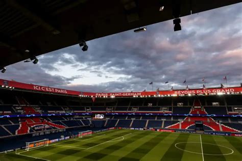 PSG ça coince pour le rachat du Parc des Princes Sport fr