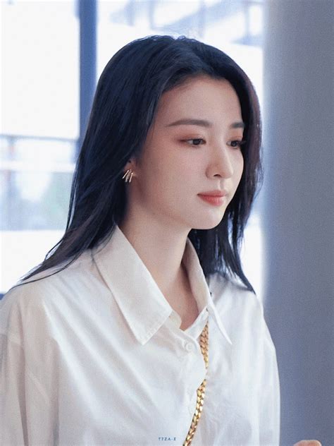 Vương Sở Nhiên bản sao Lưu Diệc Phi Style ngoài đời đẹp miễn chê